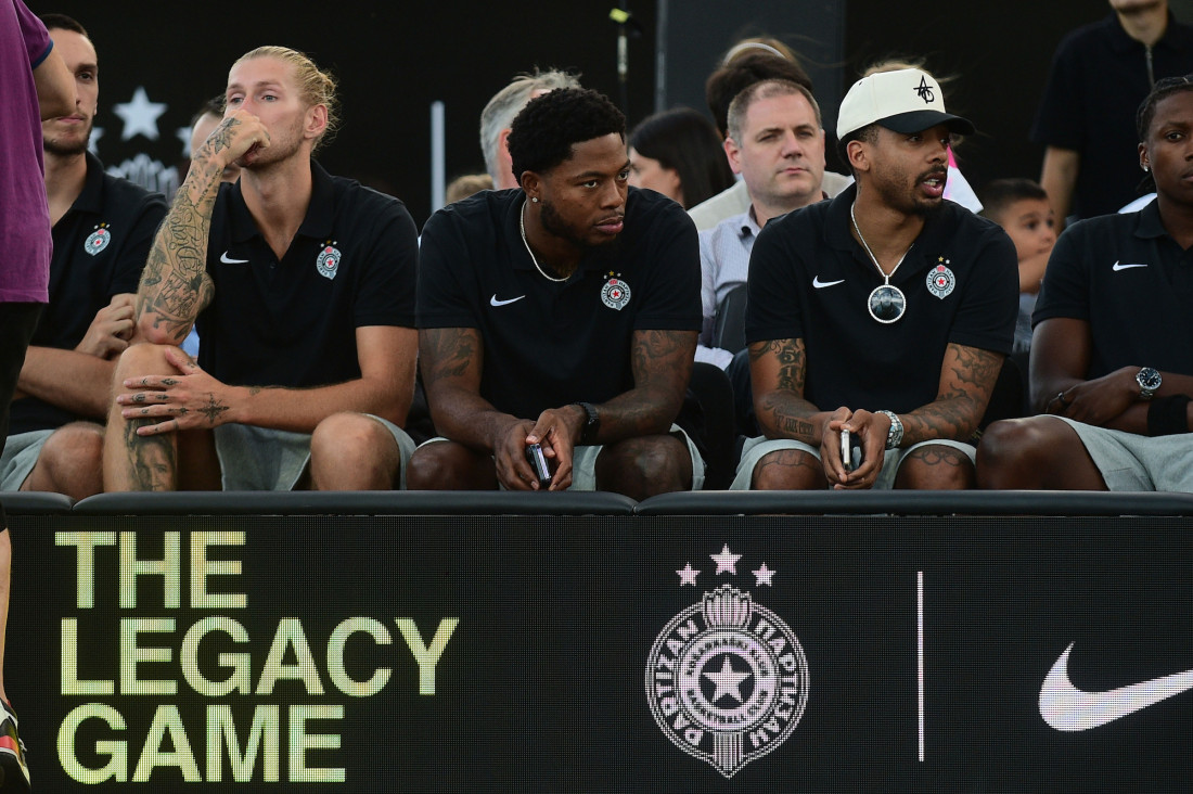 Dobre i loše vesti za "grobare": Jedan Džons putuje u Australiju, drugi ...