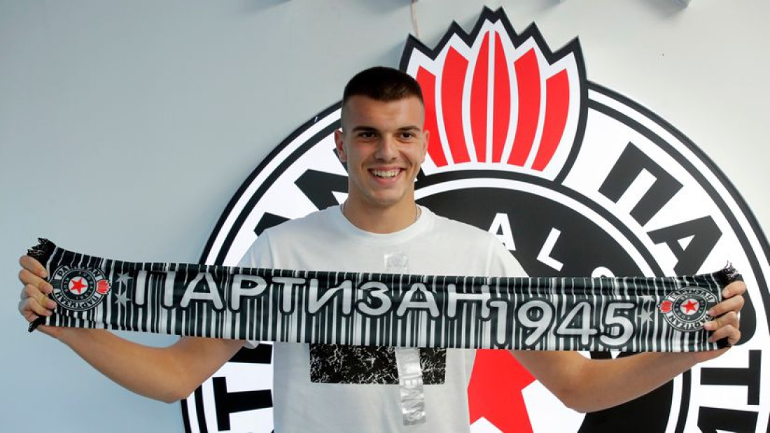 Srbin zaludeo Čola Simeonea - Mladi defanzivac blista u Španiji - Sportinjo